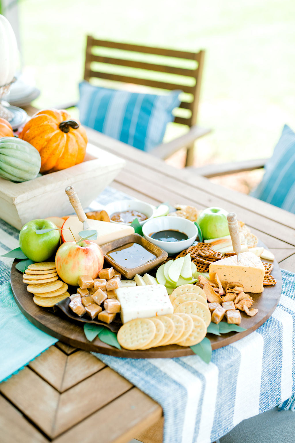 Round Oversized Wood Board by Mudpie – Lemons and Limes Boutique